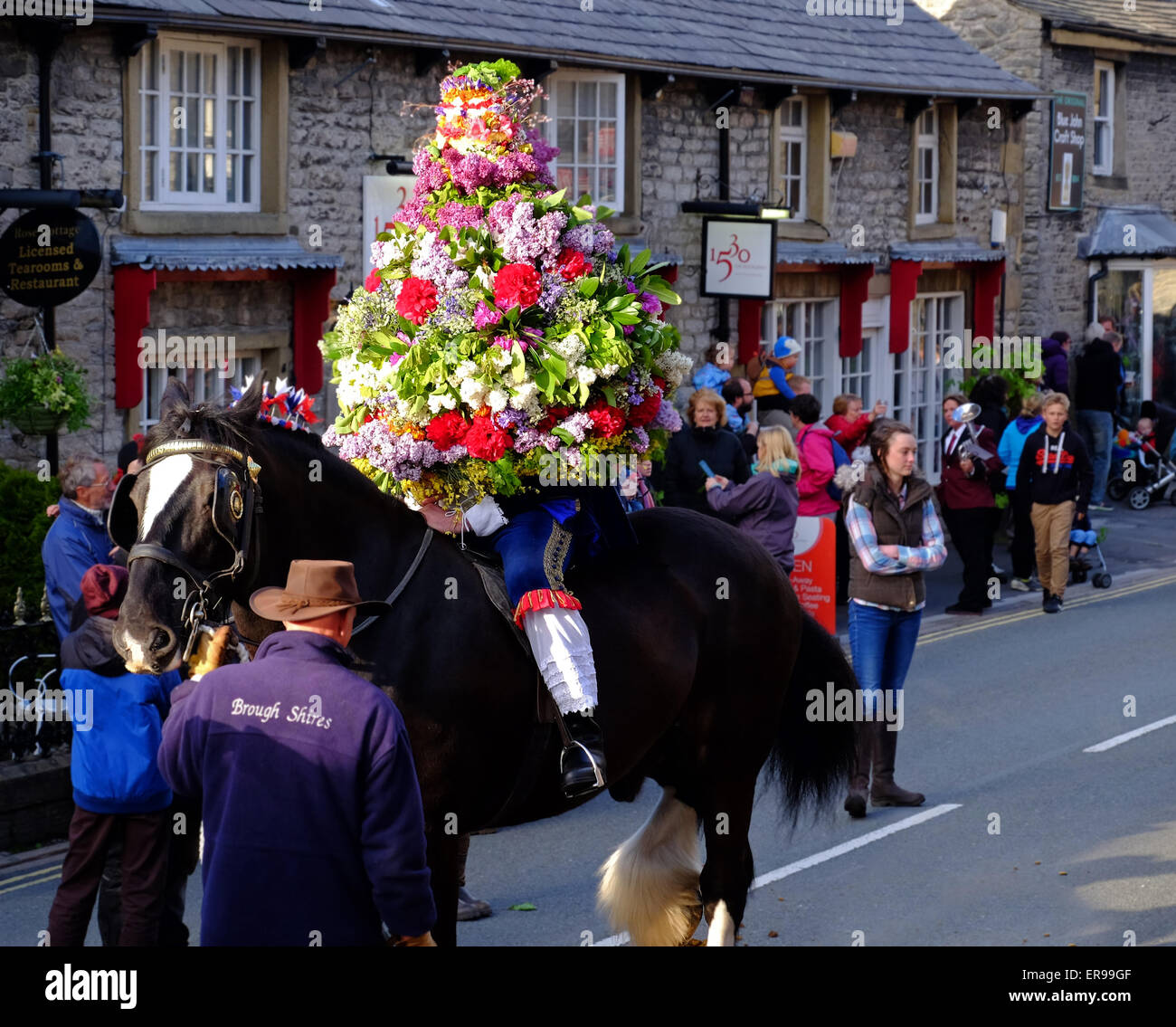 The Garland Ceremony, an ancient ritual, in Castleton, Derbysire Stock ...