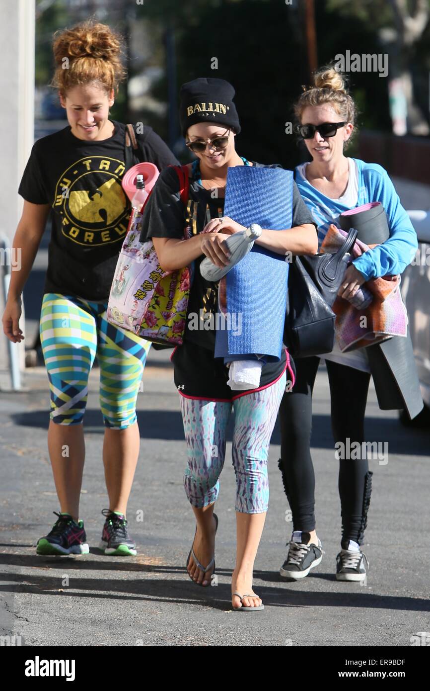Kaley Cuoco leaves a yoga class wearing a Brian Lichtenberg Ballin ...