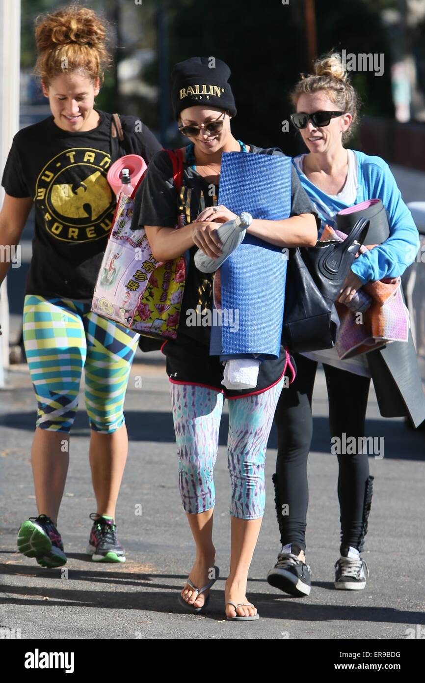 Kaley Cuoco leaves a yoga class wearing a Brian Lichtenberg Ballin ...