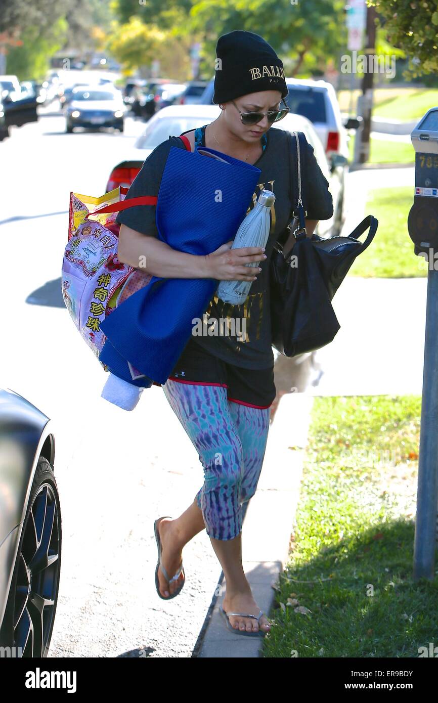 Kaley Cuoco leaves a yoga class wearing a Brian Lichtenberg Ballin ...