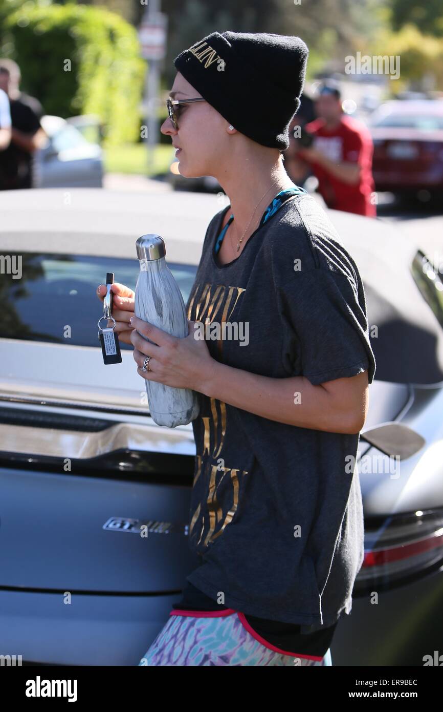 Kaley Cuoco leaves a yoga class wearing a Brian Lichtenberg Ballin ...