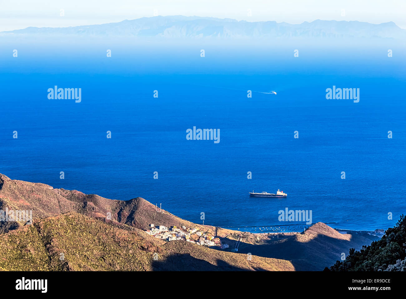 Aerial view above cargo ship hi-res stock photography and images - Alamy