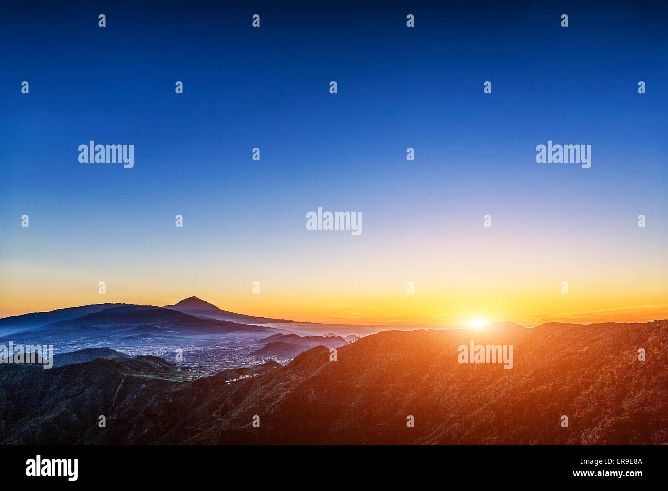 Sunlight and volcano hi-res stock photography and images - Alamy