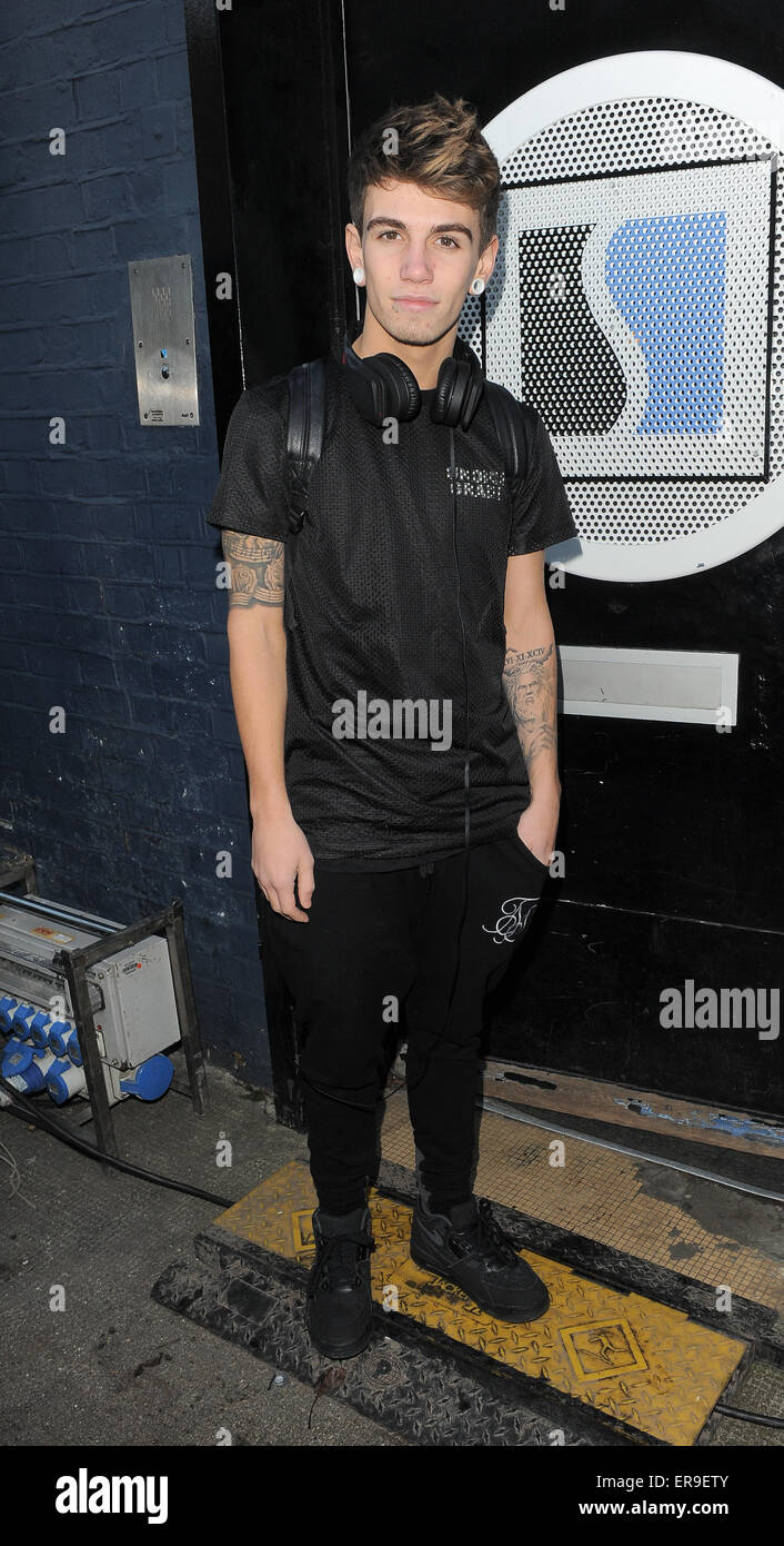 'The X Factor' finalists arrive at a recording studio for rehearsals ...