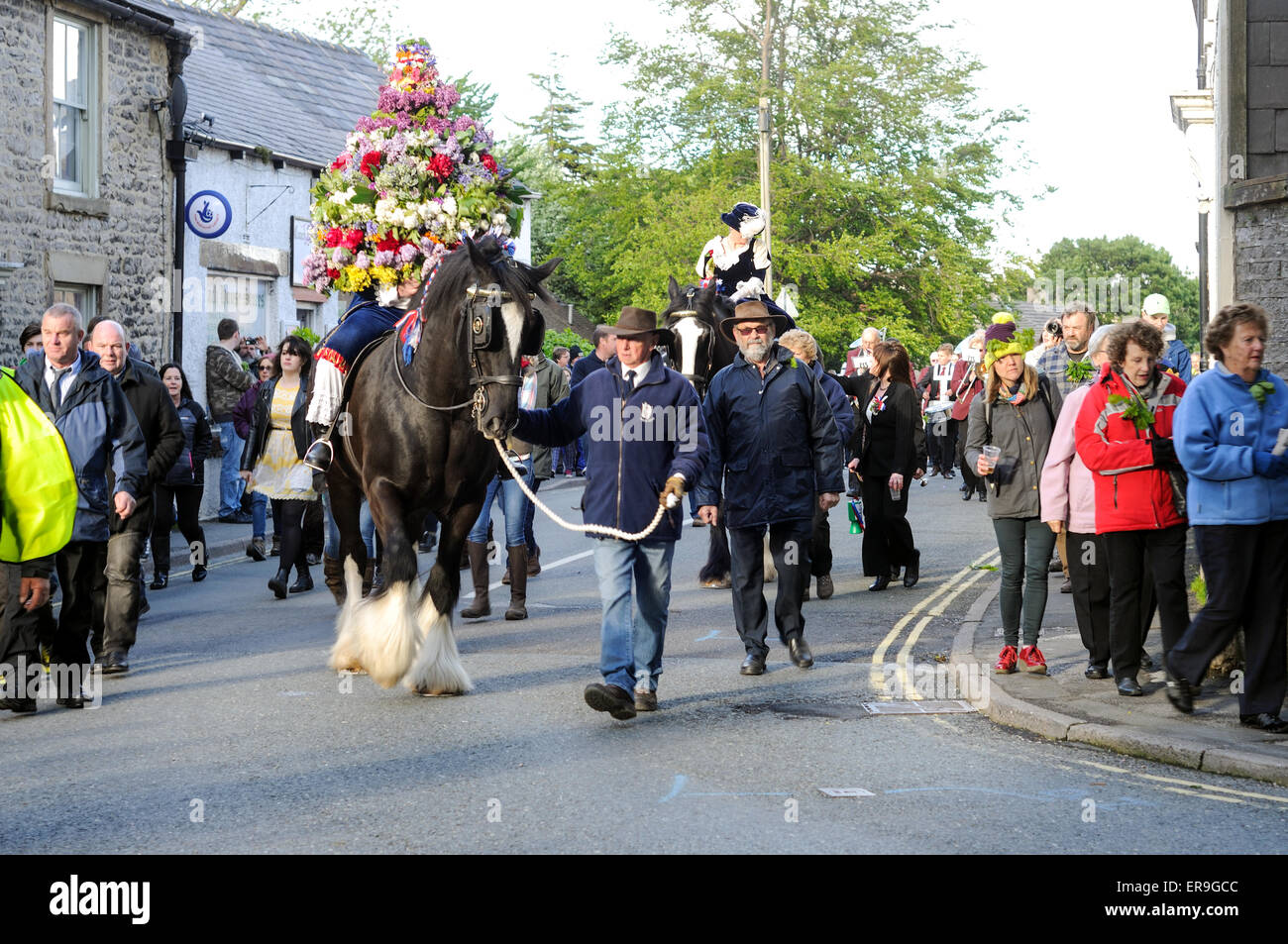 Garland king castleton derbyshire hi-res stock photography and images ...
