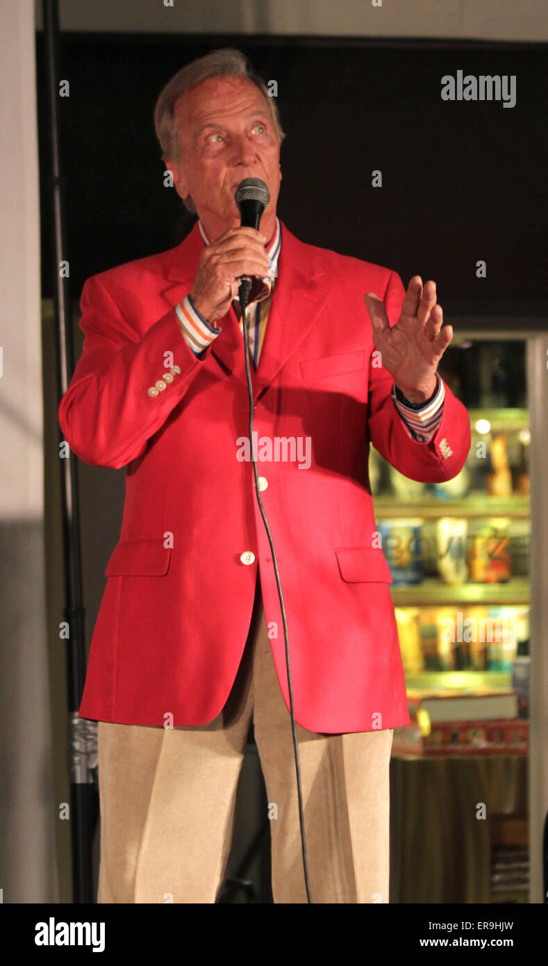 Pat Boone preforms live on stage at the annual Salvation Army Kettle ...