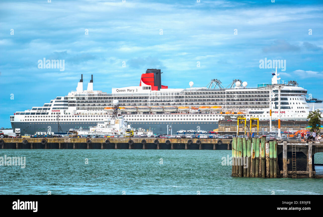 Cunard ocean liner Queen Mary 2 Stock Photo - Alamy