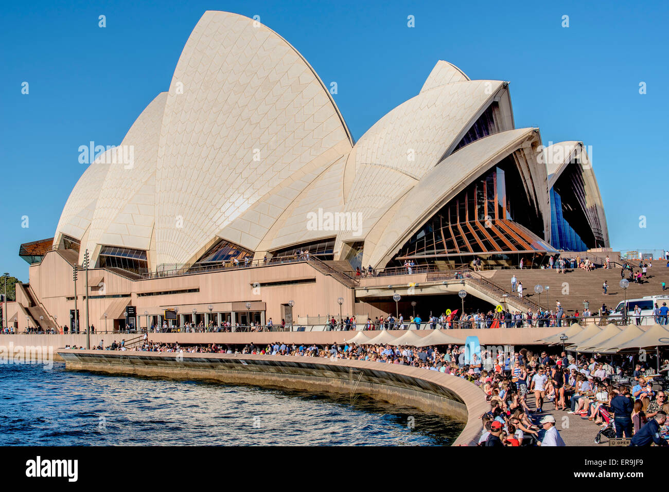 Crowded house opera house hi-res stock photography and images - Alamy