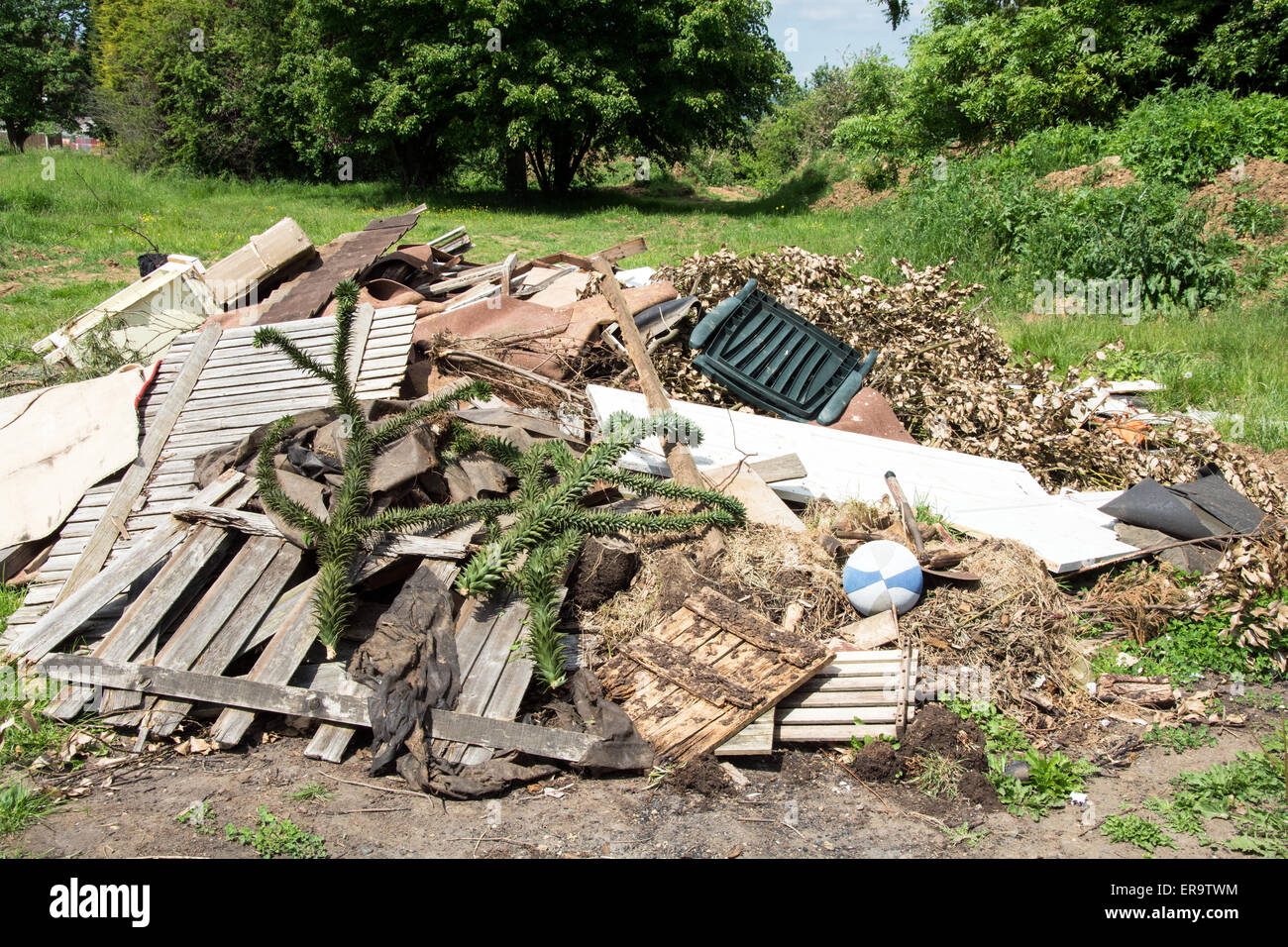Pile of builders rubble Stock Photo - Alamy