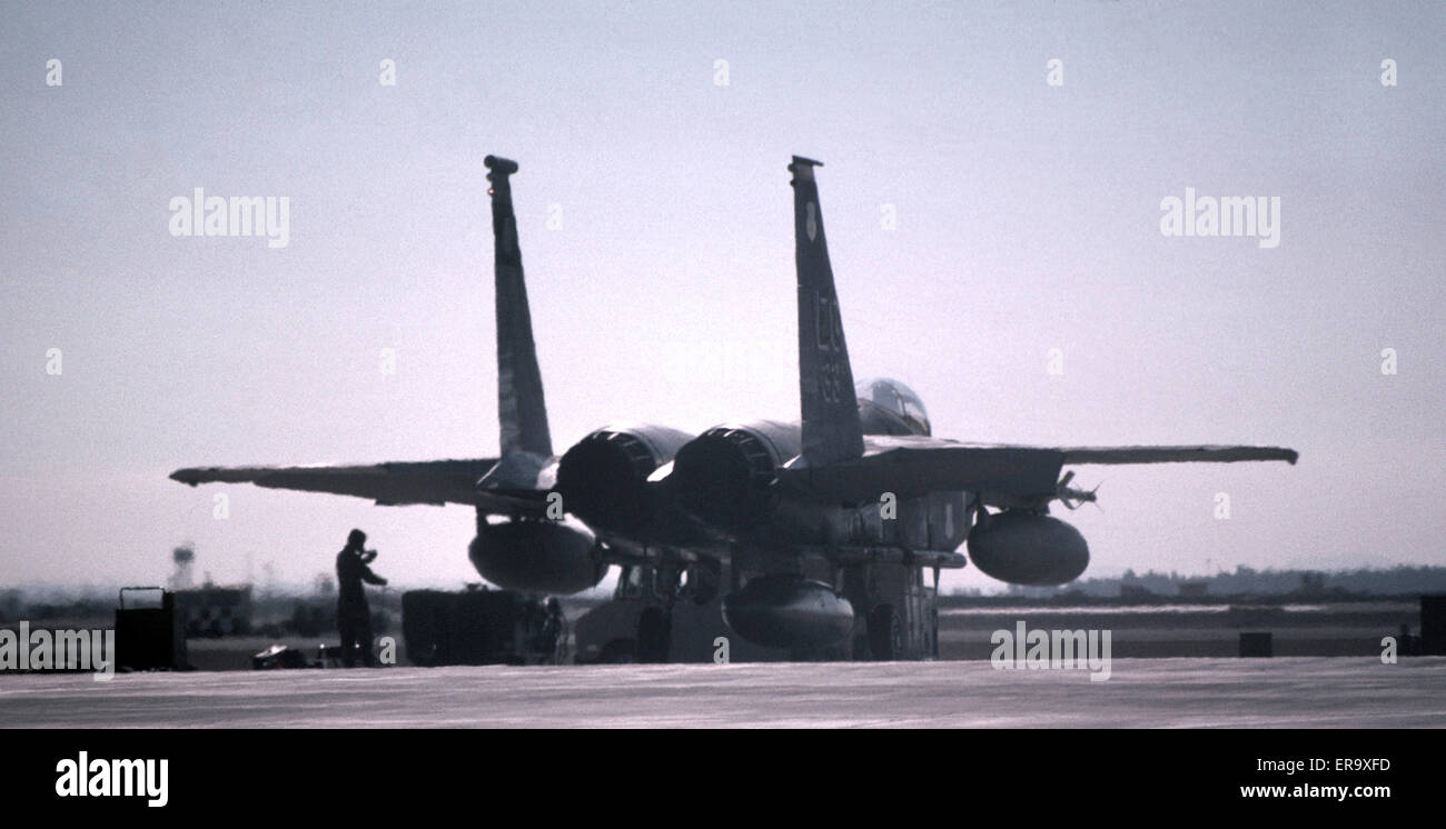 Gulf war bombing 1991 hi-res stock photography and images - Alamy