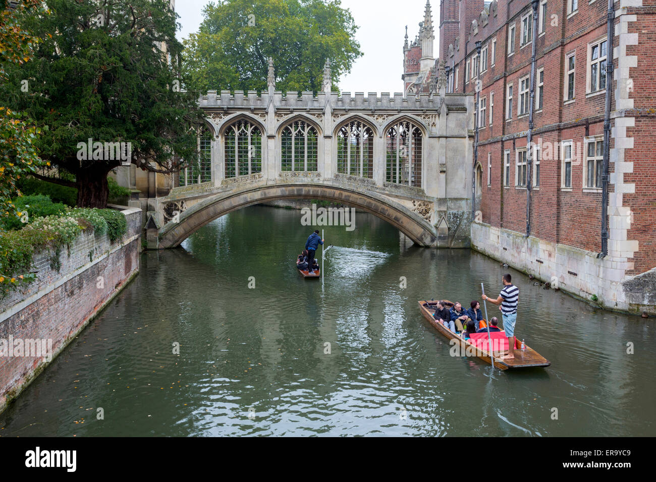 Cambridge punting bridge sighs High Resolution Stock Photography and ...