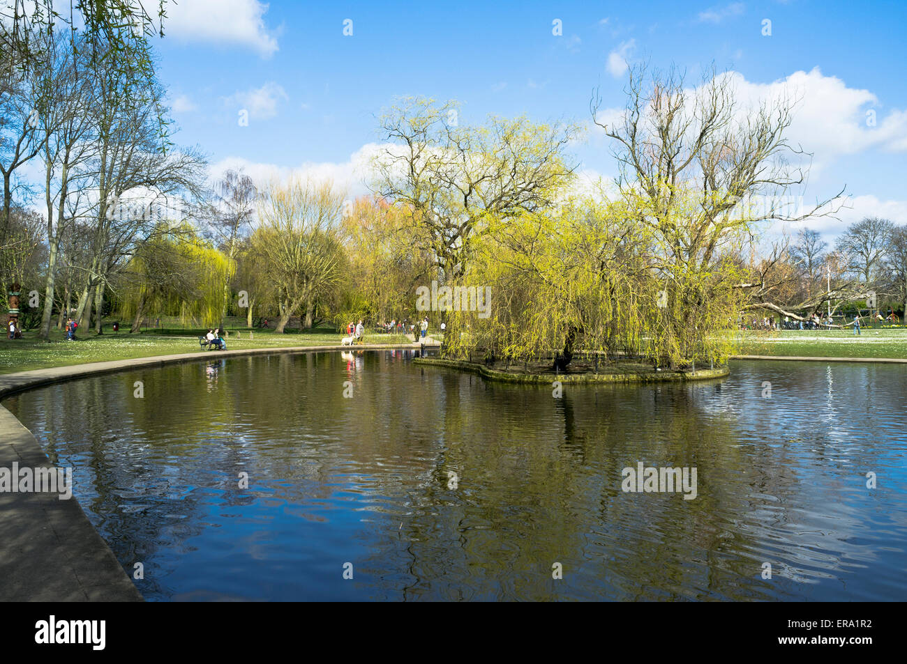 dh Rowntree Park YORK YORKSHIRE People duck pond uk park spring Stock ...