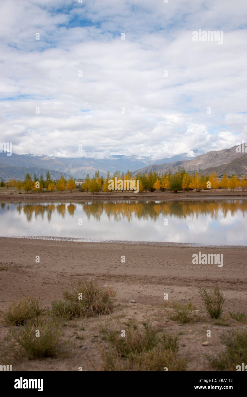 The Lhasa river flowing thorough Tibet Stock Photo - Alamy