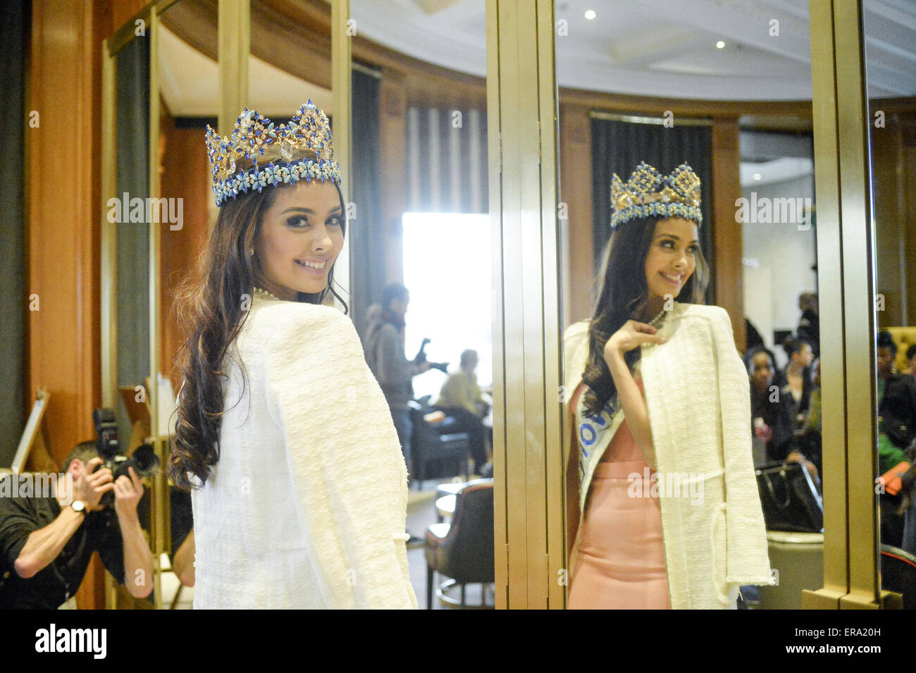 Miss World contests representing 120 countries attend a photocall in ...