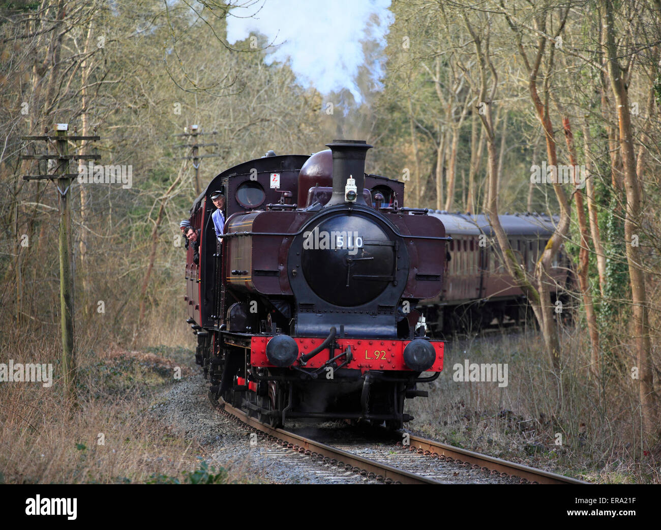 L92 London Transport Pannier Tank heading out from Hampton Loade on the ...