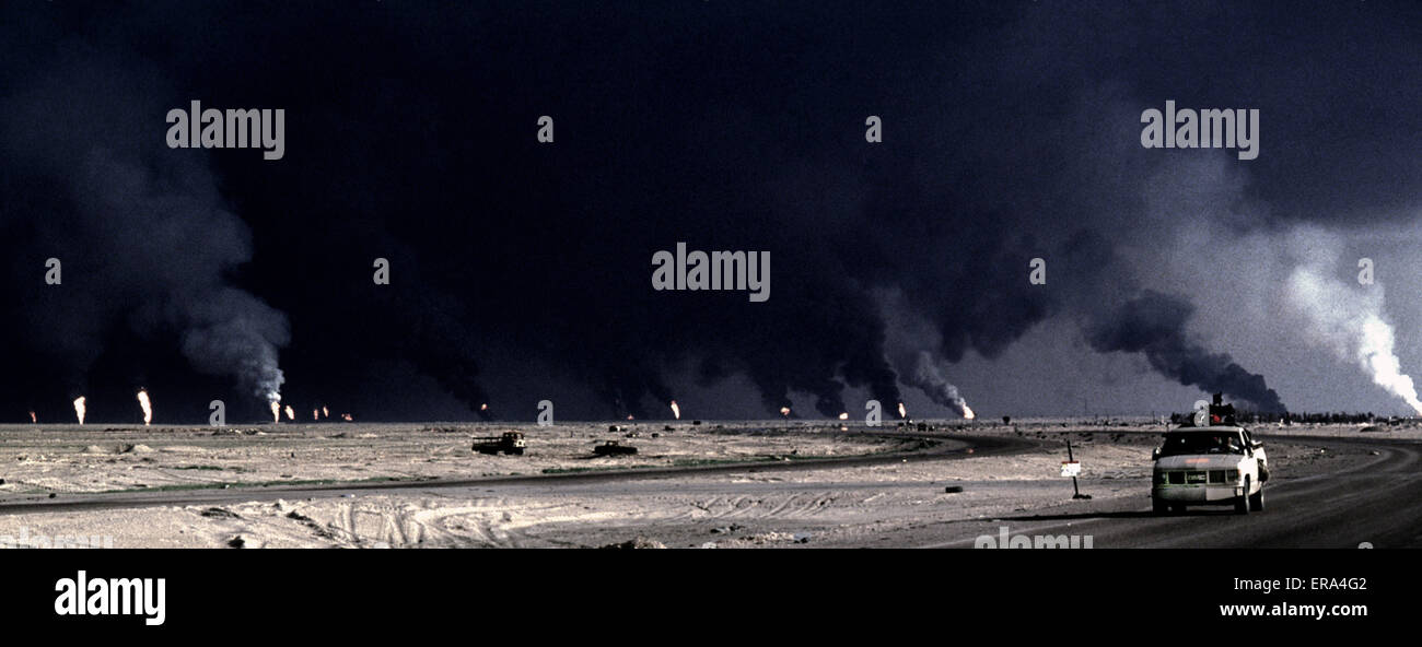 Oil Wells Fire Kuwait Stock Photos & Oil Wells Fire Kuwait Stock Images ...