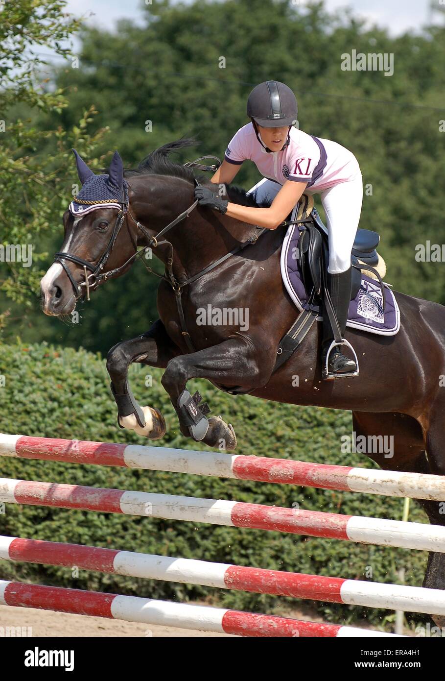 Upright jump hi-res stock photography and images - Alamy