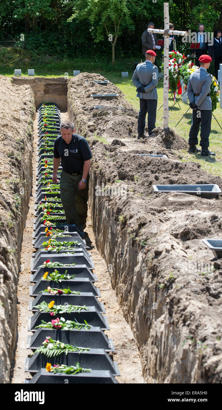 Lietzen, Germany. 30th May, 2015. The mortal remains of German soldiers ...