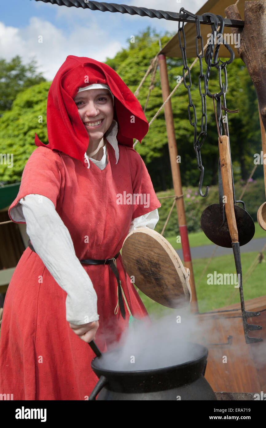 Tudor period kitchen hi-res stock photography and images - Alamy