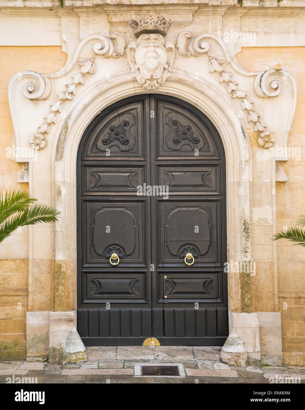 Old door from Bari, Italy Stock Photo - Alamy