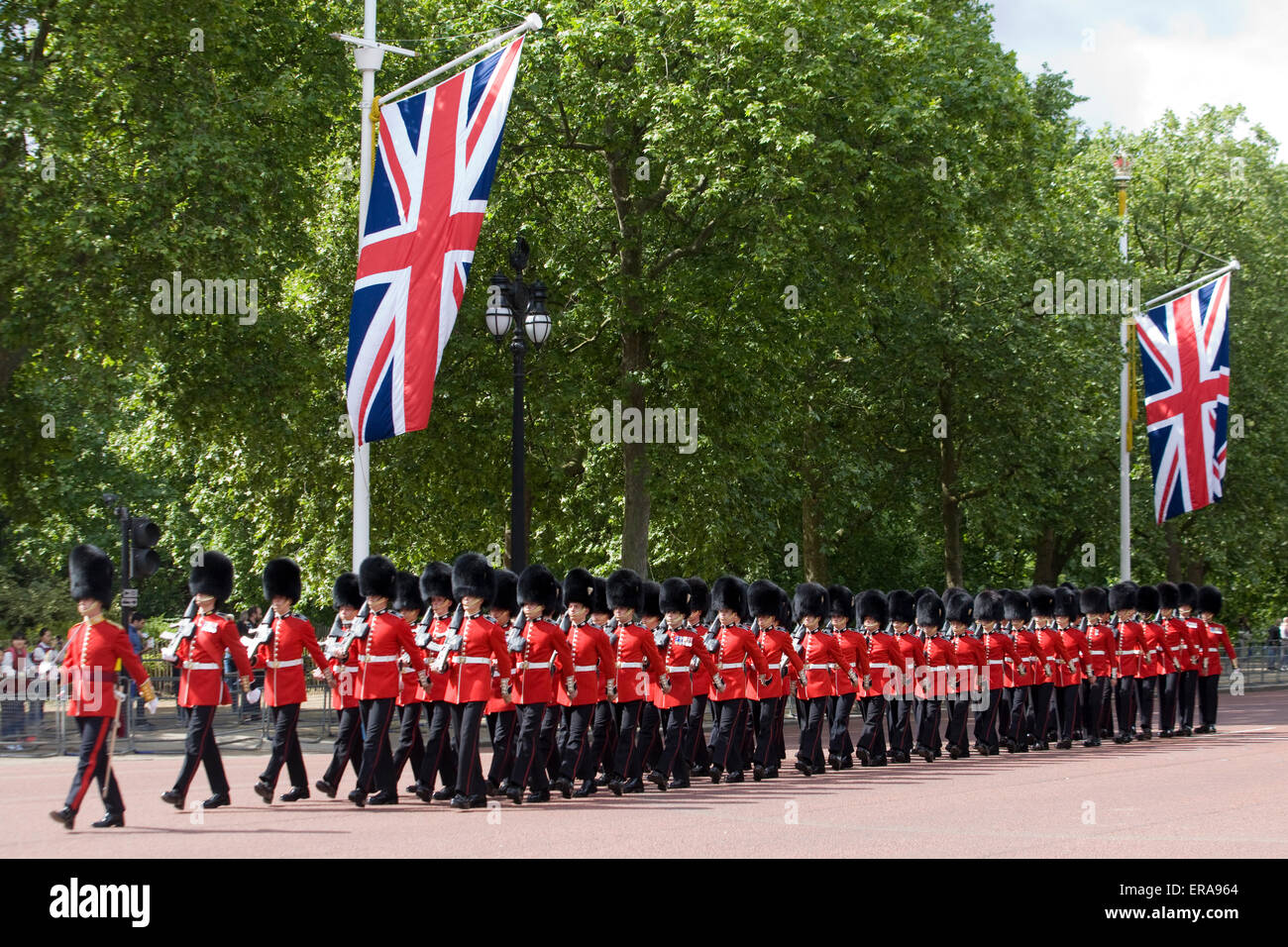 British ceremonial uniforms hi-res stock photography and images - Alamy