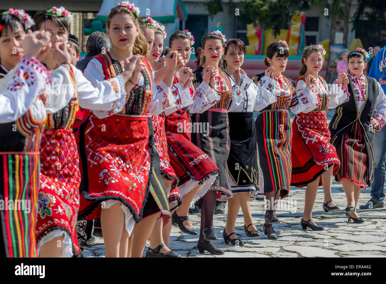 Bulgarian traditional dance hi-res stock photography and images - Alamy