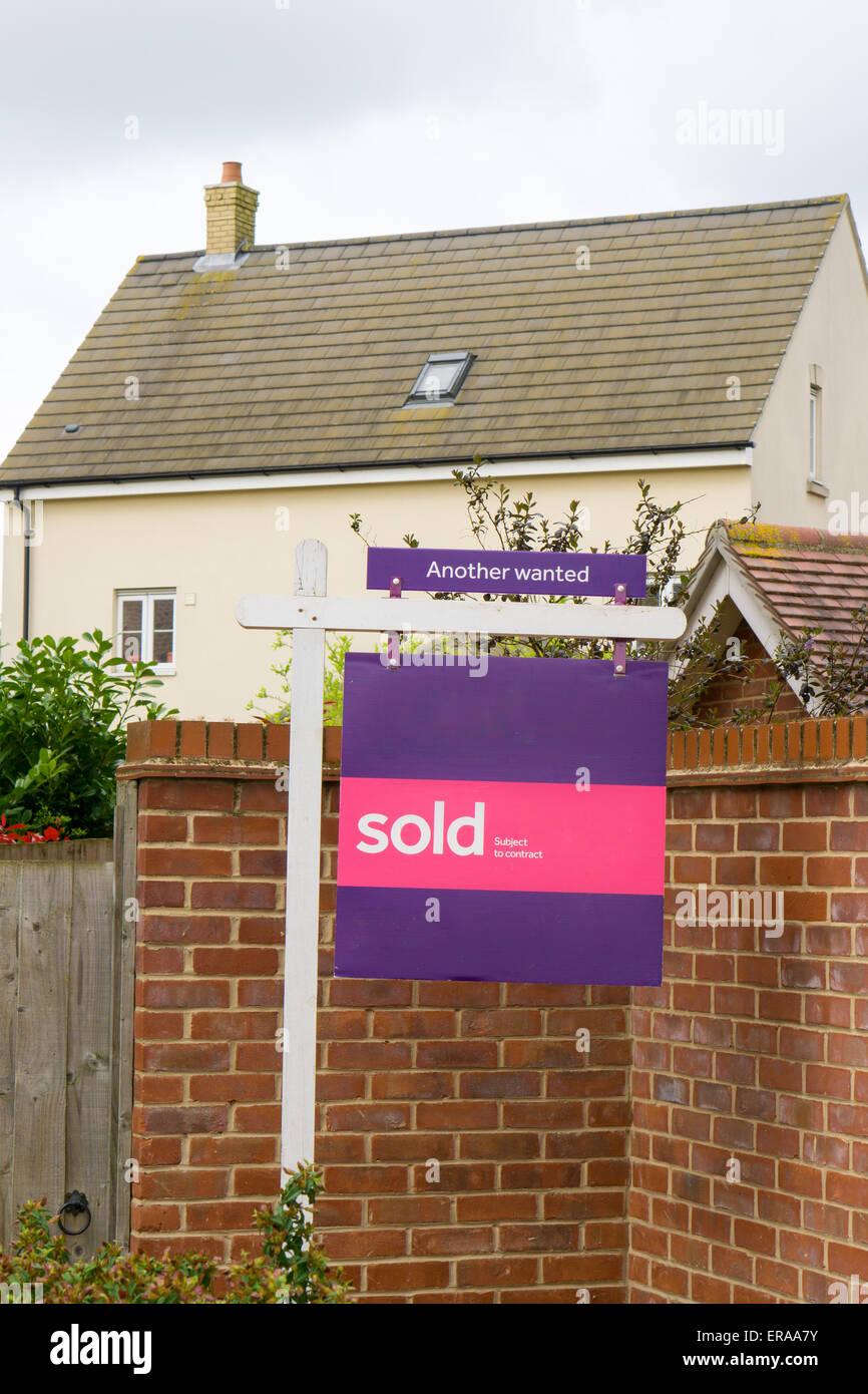 Estate agent 'Sold' sign outside an English house vertical image Stock ...