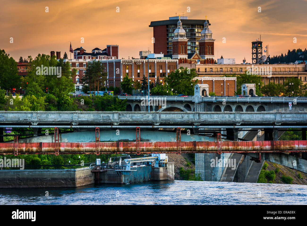 Buildings over the falls hi-res stock photography and images - Alamy