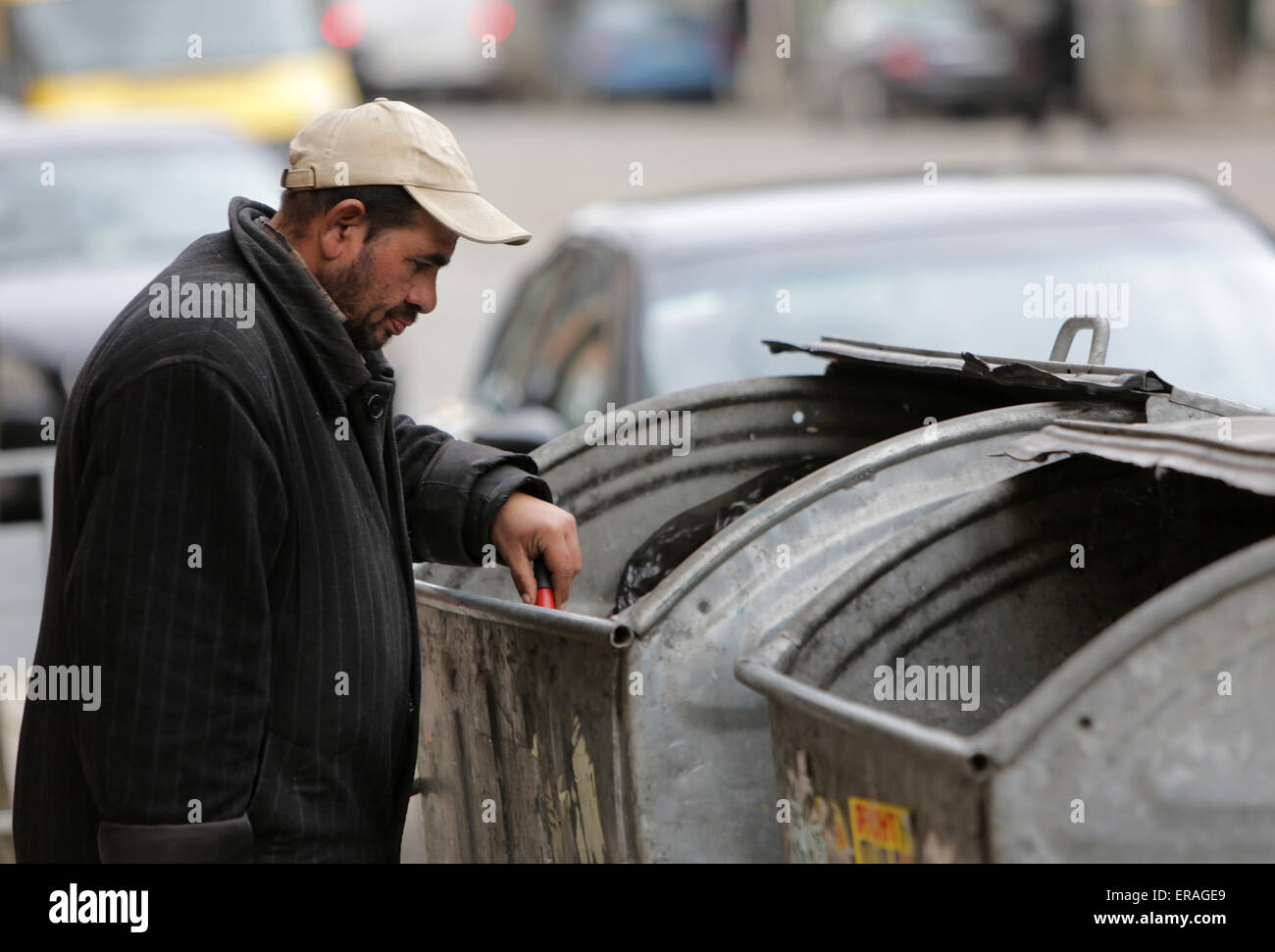 Homeless trash bin hi-res stock photography and images - Alamy
