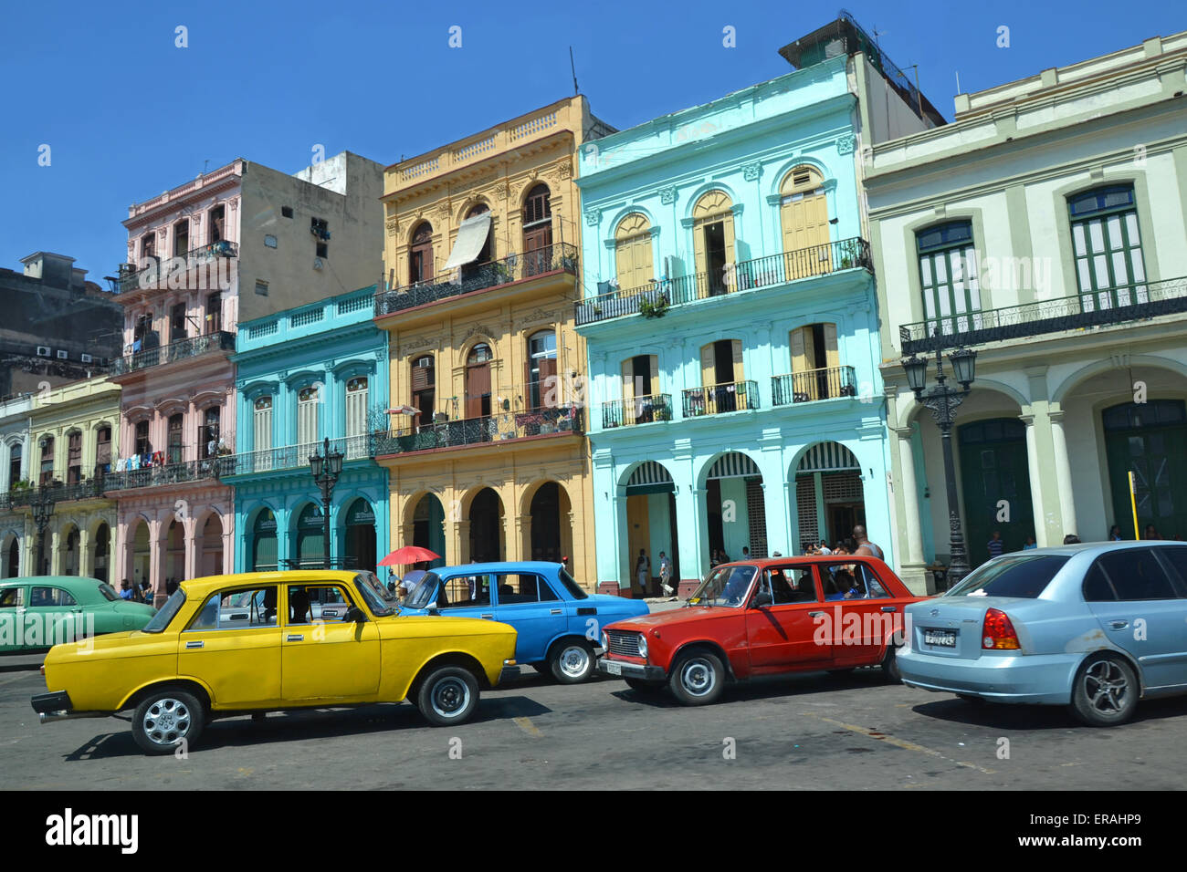 Cuba architecture colorful car hi-res stock photography and images - Alamy