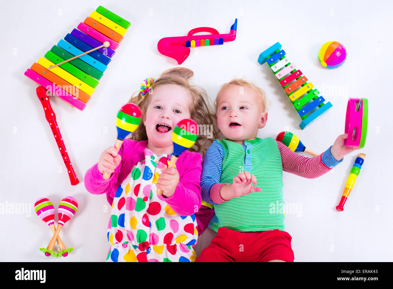 Kids playing instruments hi-res stock photography and images - Alamy