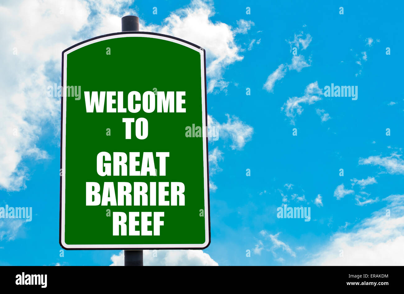 Green road sign with greeting message Welcome to GREAT BARRIER REEF ...