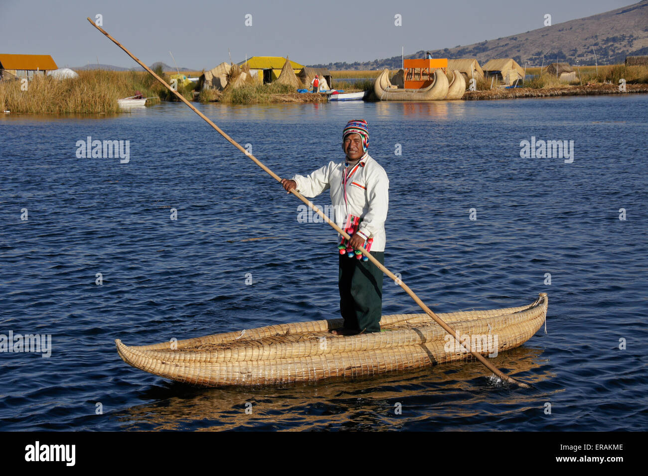 Reed boat peru hi-res stock photography and images - Alamy