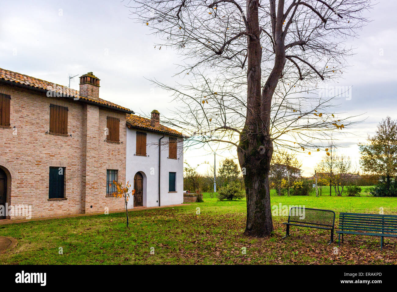 Italian farmhouse country hi-res stock photography and images - Alamy