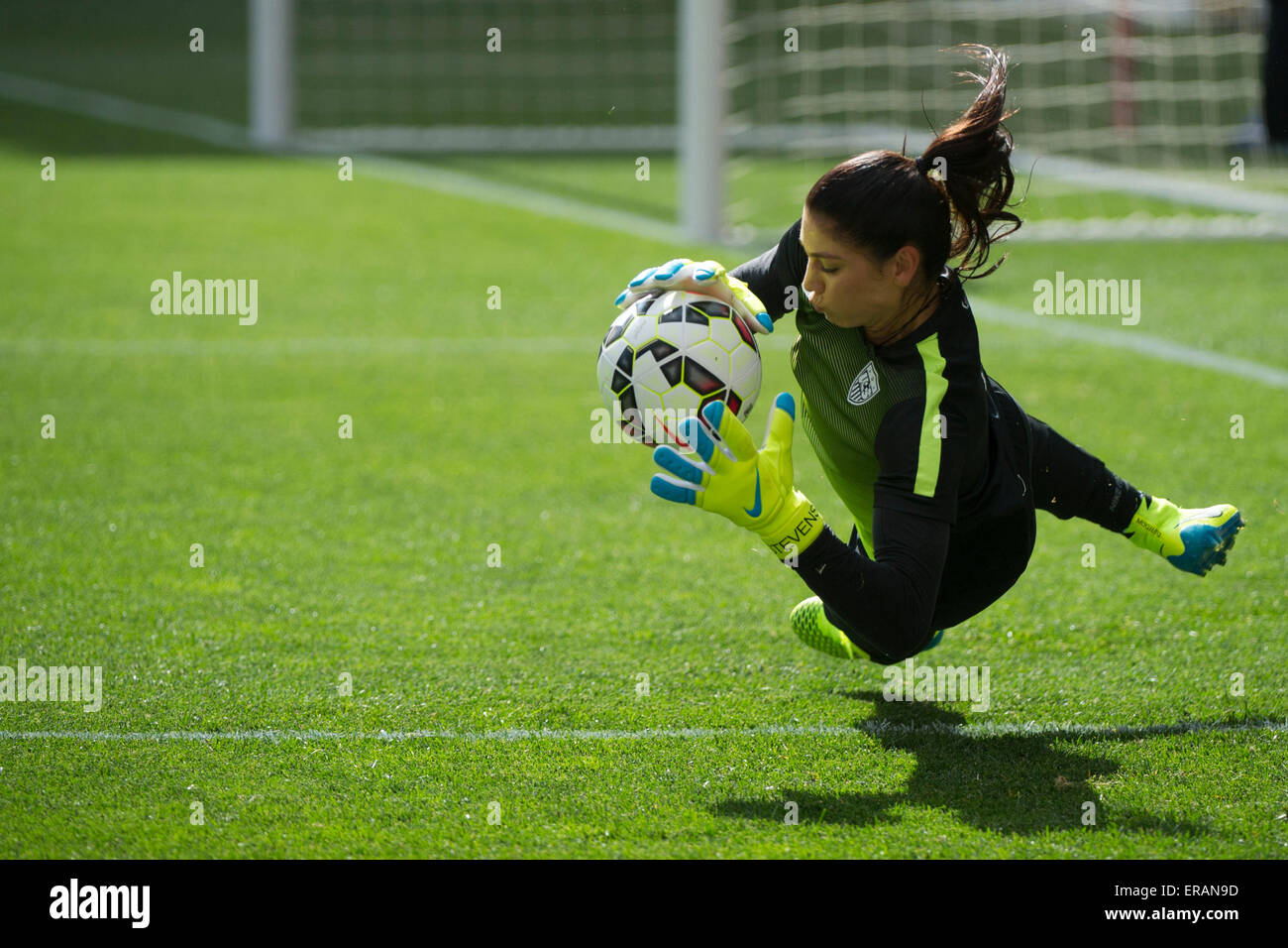 May 30, 2015: US Women's National Team goalkeeper Hope Solo (1) gets ...