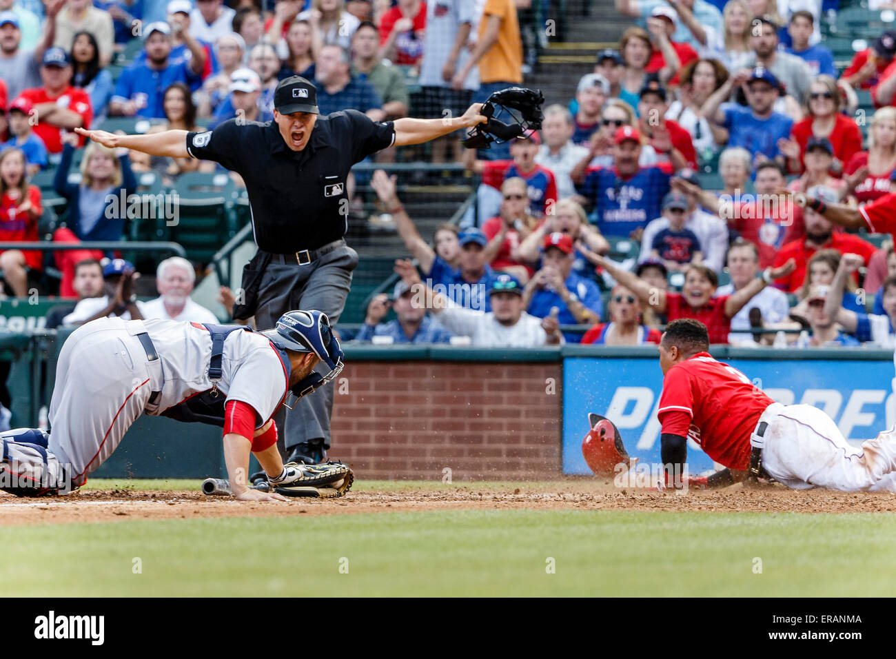 Arlington, Texas, USA. 30th May, 2015. Texas Rangers center fielder ...