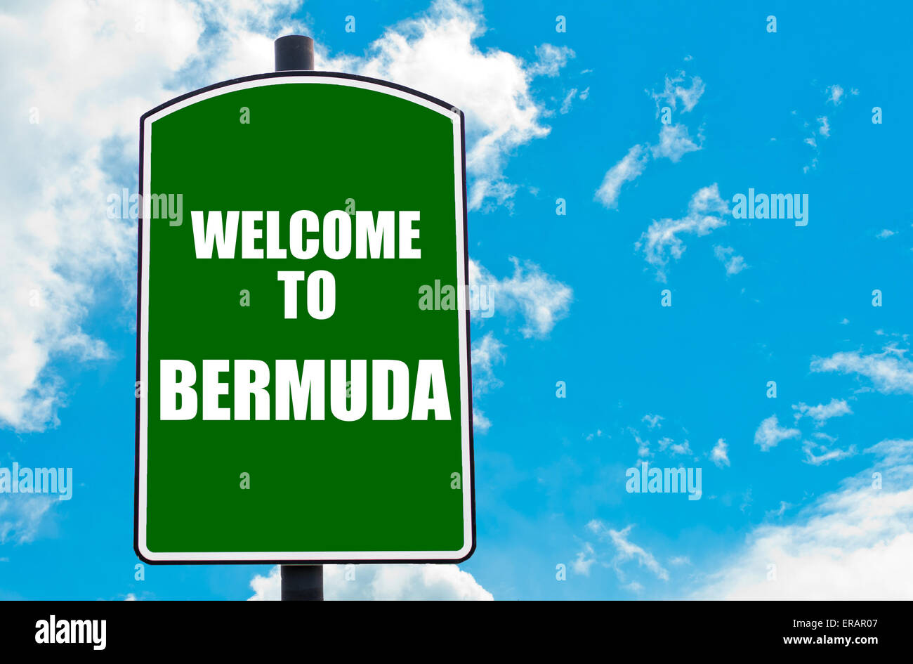 Green road sign with greeting message WELCOME TO BERMUDA isolated over ...