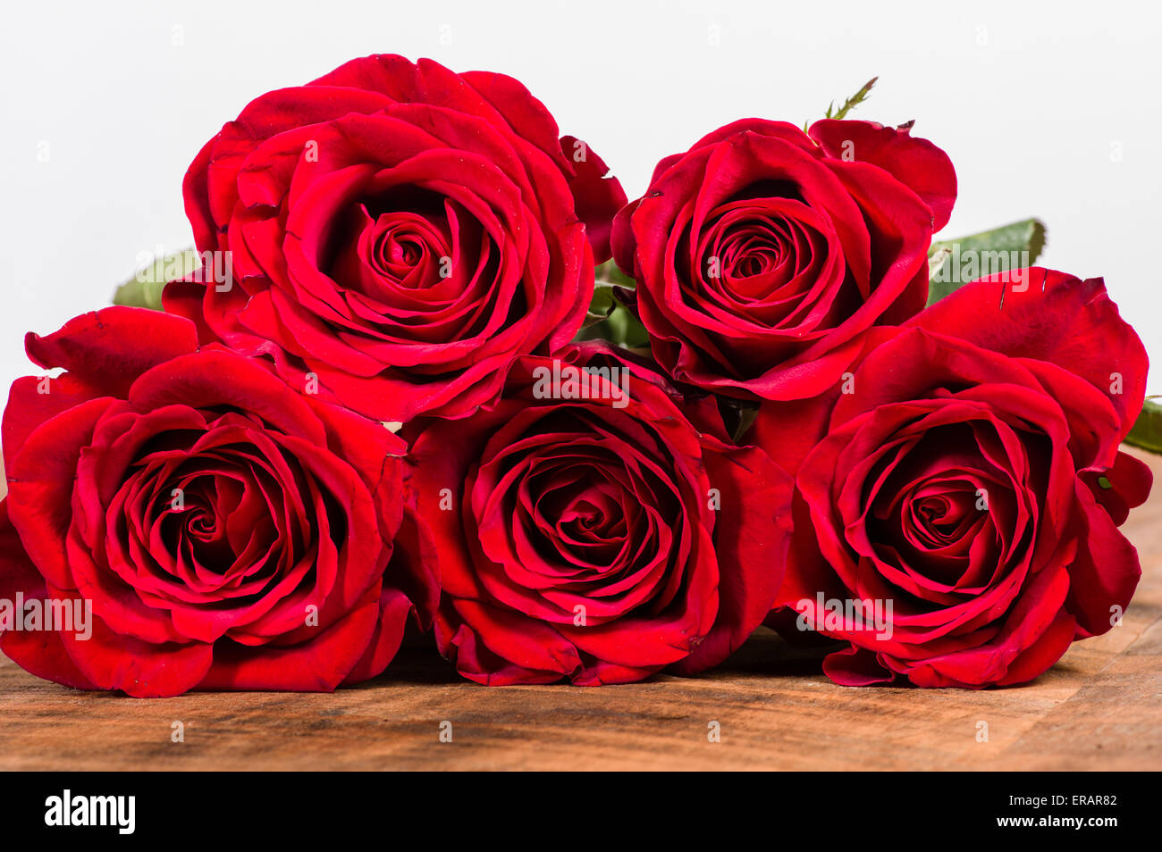 Five red roses hi-res stock photography and images - Alamy