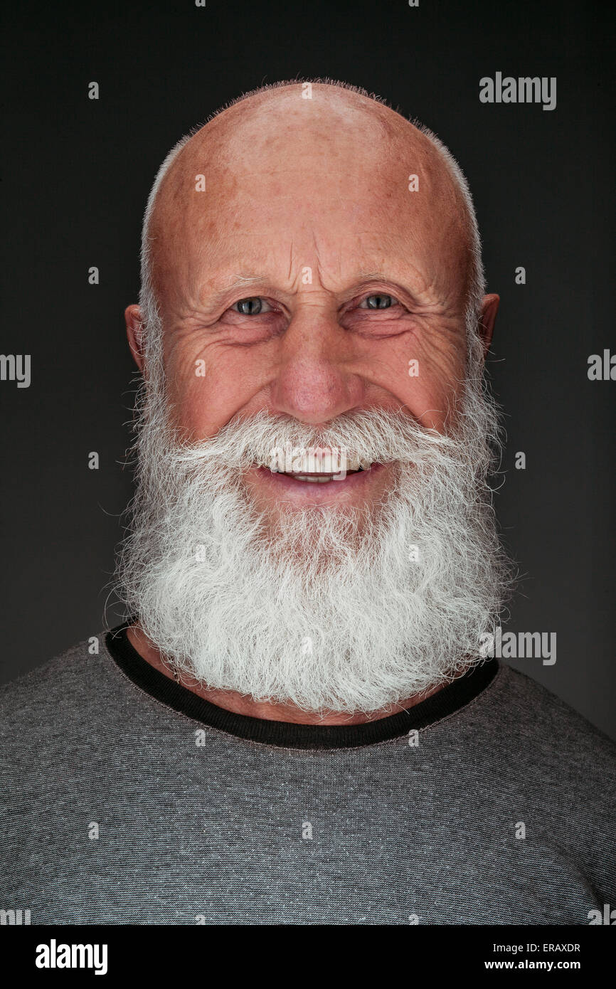 Old man with a beard and dark shirt hi-res stock photography and images ...