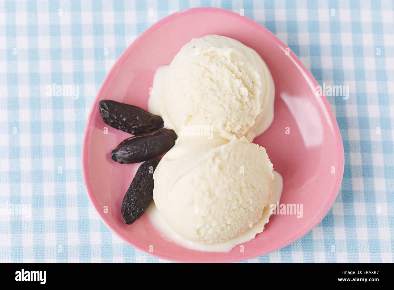 Tonka bean hi-res stock photography and images - Alamy