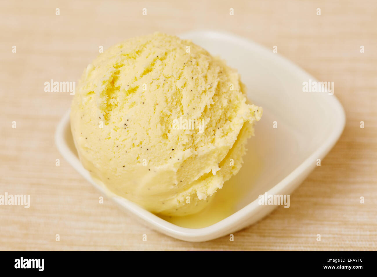 A scoop of homemade fresh vanilla ice cream Stock Photo - Alamy