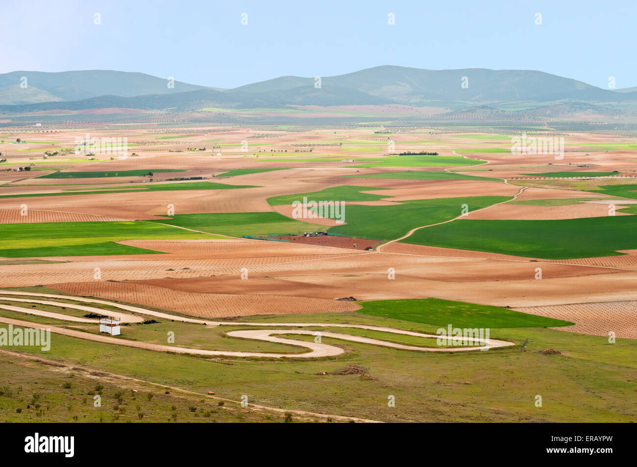 Roads fields agriculture hi-res stock photography and images - Alamy