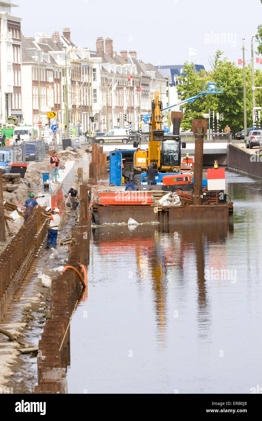 Floating platform hi-res stock photography and images - Alamy