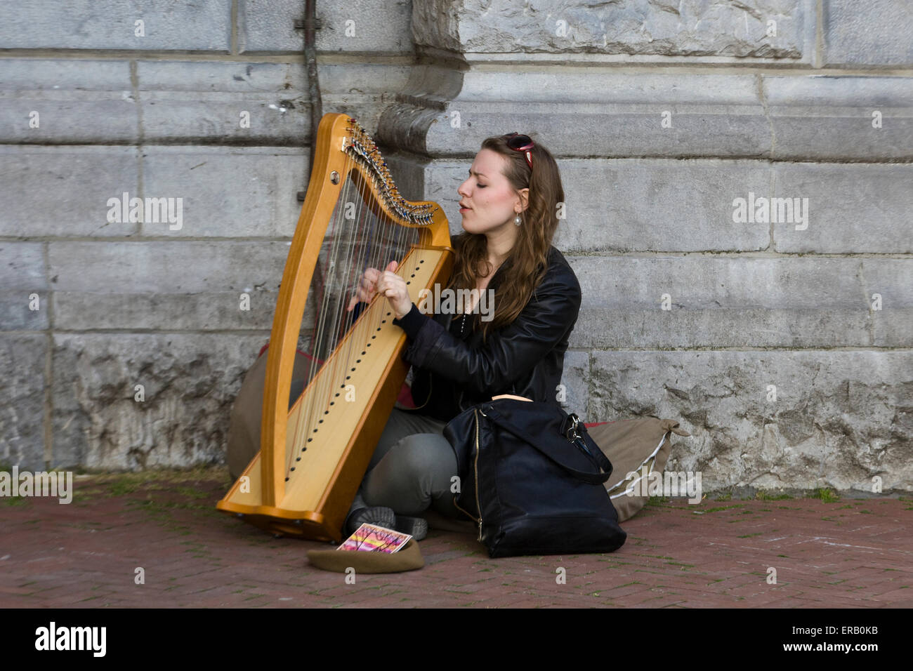 Lady with a harp hi-res stock photography and images - Alamy