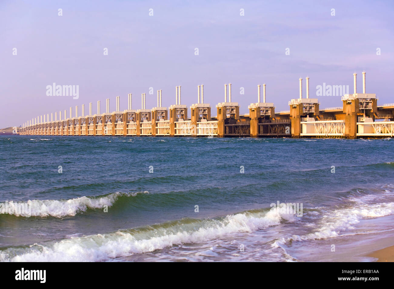 Dam wehr hi-res stock photography and images - Alamy