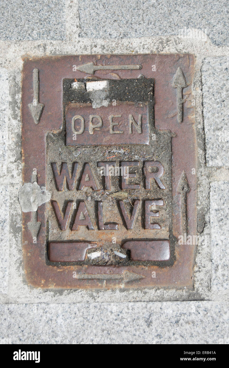 Valve cover hi-res stock photography and images - Alamy