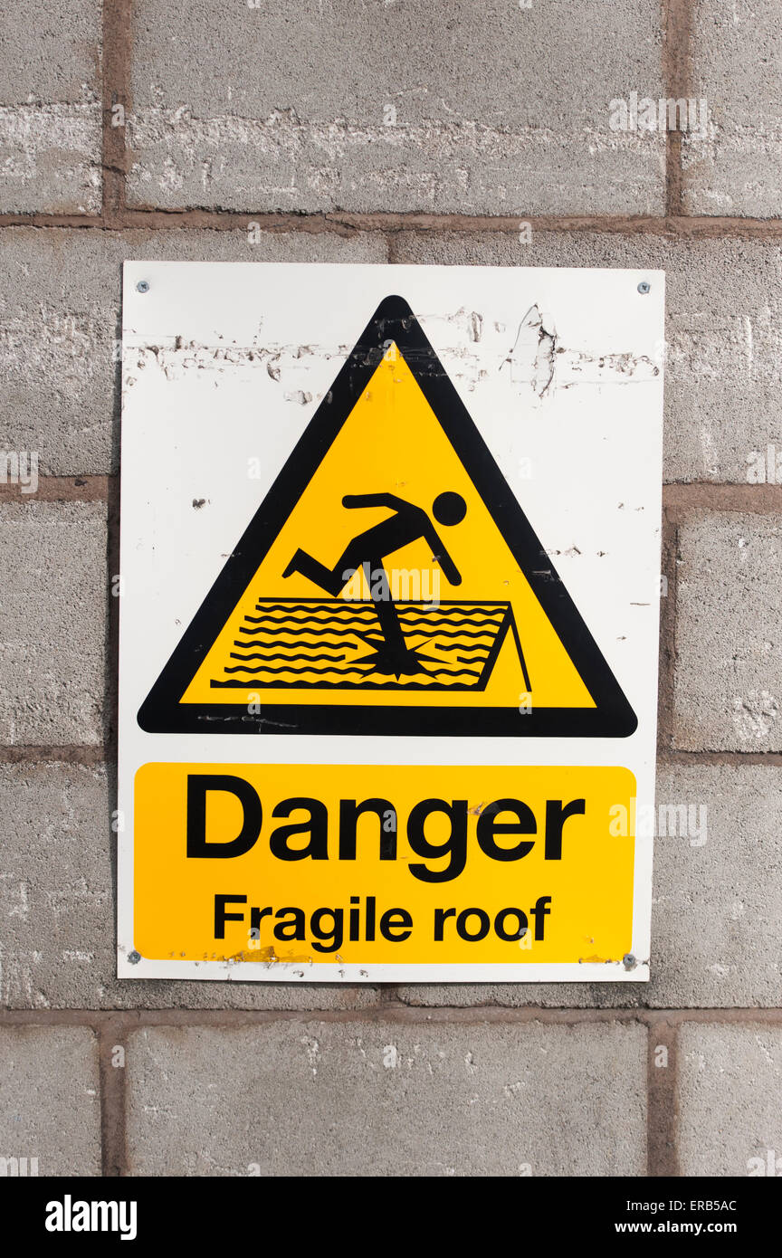 Fragile sign hi-res stock photography and images - Alamy
