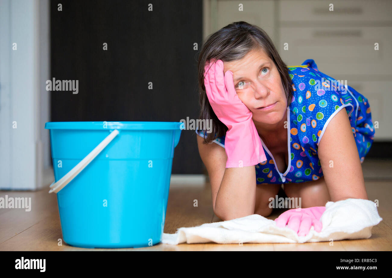 Cleaning lady scrubbing floor hi-res stock photography and images - Alamy