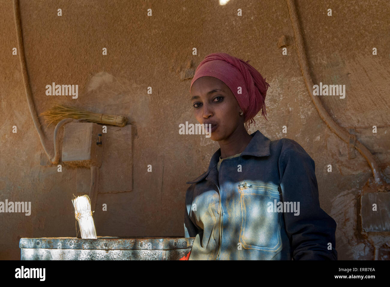Young Woman Grinding Chillies, Medebar Market, Asmara Stock Photo - Alamy