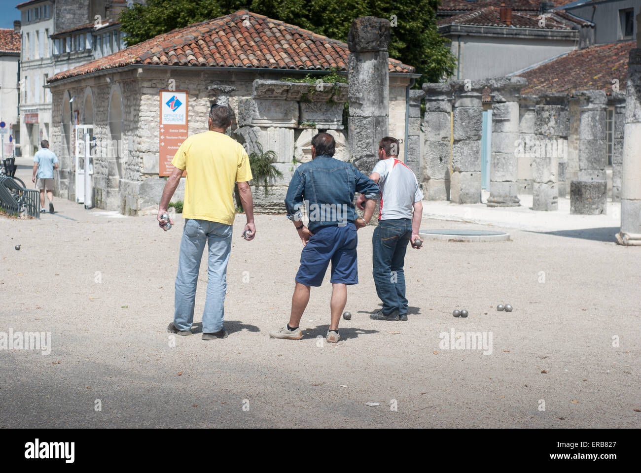 Group of french men playing boules in the town square Stock Photo - Alamy